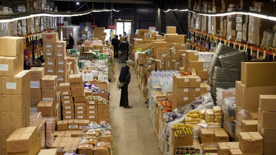 Russian supermarket chains "Svetofor" and "Dobrocen" are expected to ...